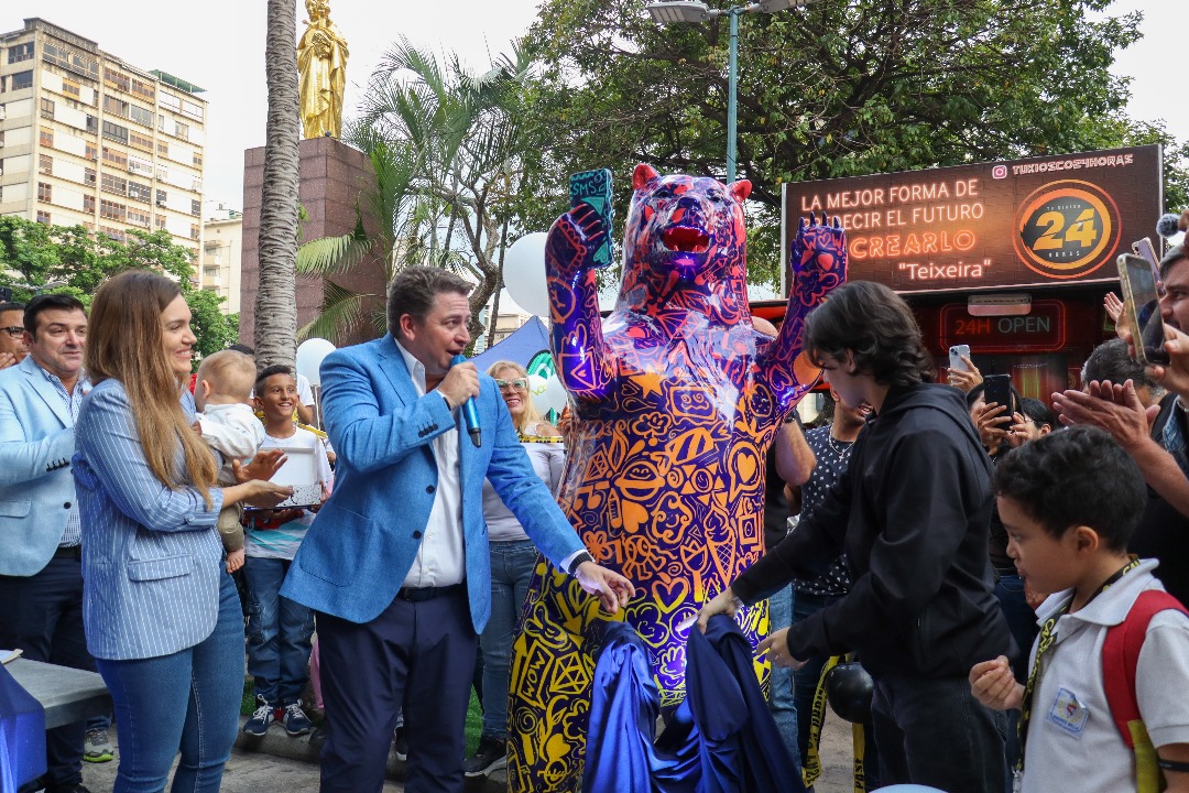 La "Familia de osos" de Josue Benjamín se instaló en Chacao